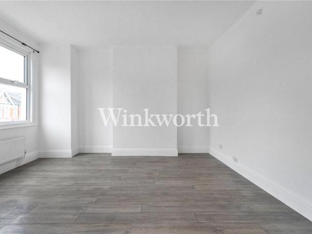 3 bedroom end of terrace house to rent