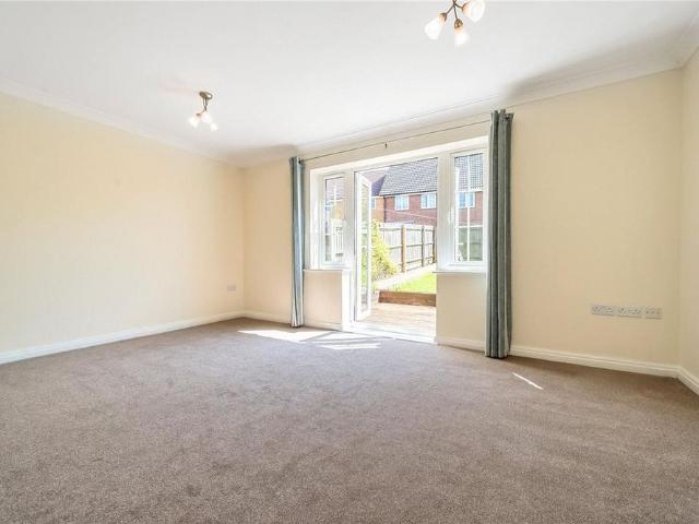 3 bedroom end of terrace house to rent