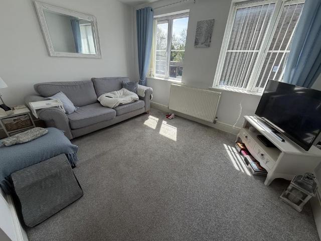 3 bedroom end of terrace house to rent