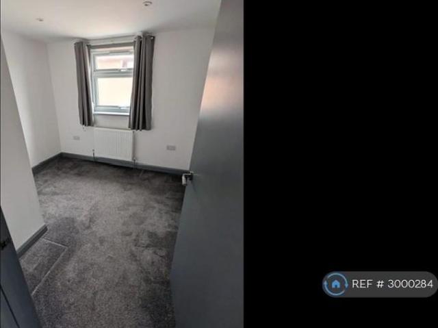 3 bedroom end of terrace house to rent