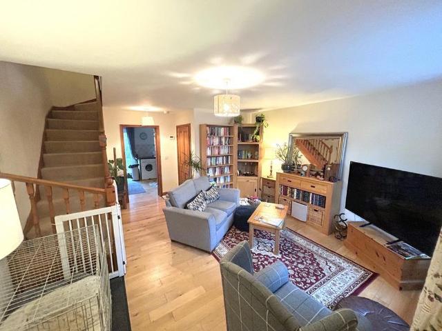 3 bedroom end of terrace house to rent
