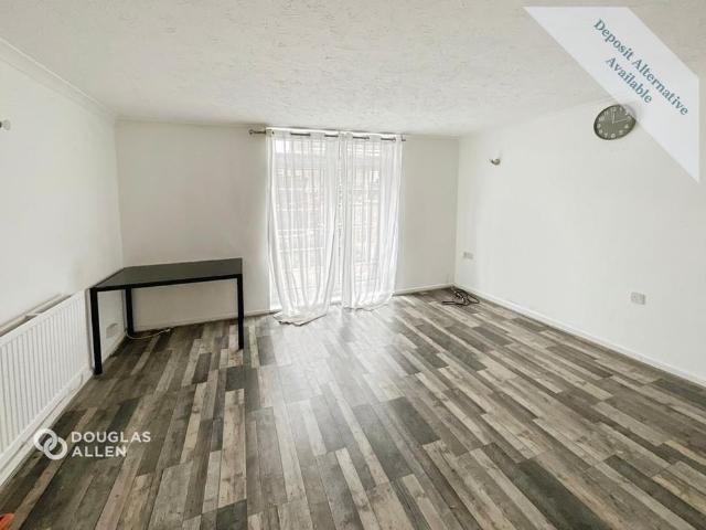 3 bedroom end of terrace house to rent