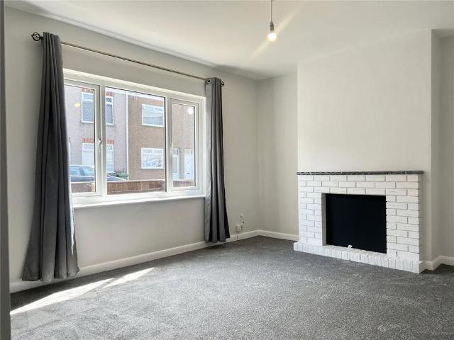 3 bedroom end of terrace house to rent