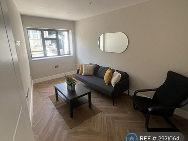 3 bedroom end of terrace house to rent