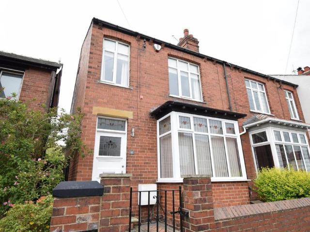 3 bedroom end of terrace house to rent