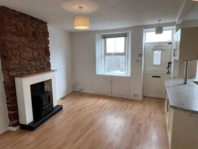 3 bedroom end of terrace house to rent