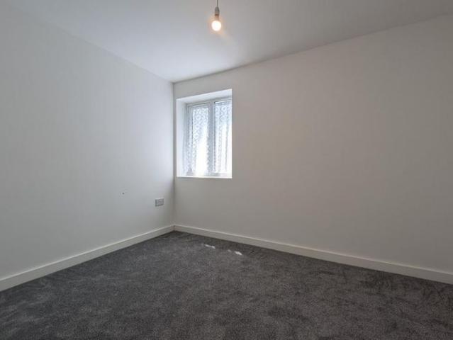 3 bedroom end of terrace house to rent