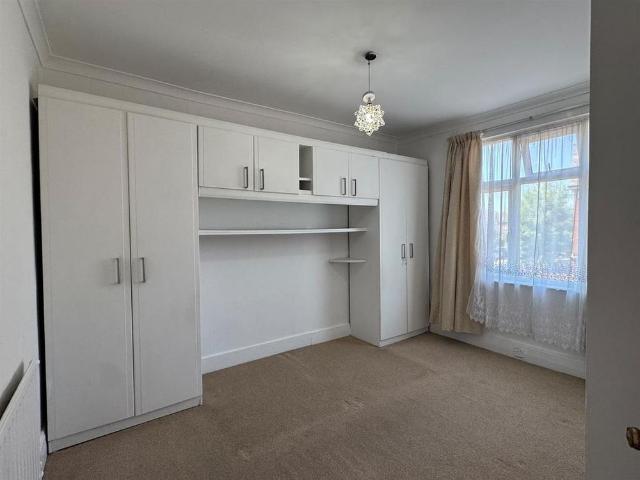 3 bedroom end of terrace house to rent