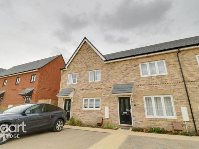 3 bedroom end of terrace house to rent