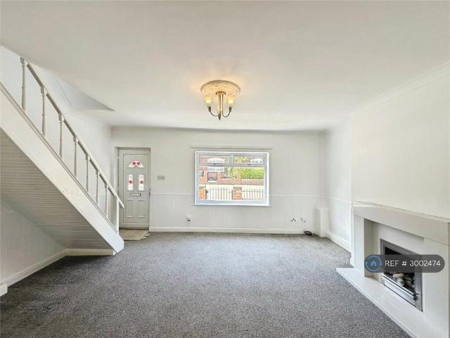 3 bedroom end of terrace house to rent