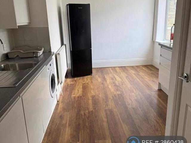 3 bedroom end of terrace house to rent