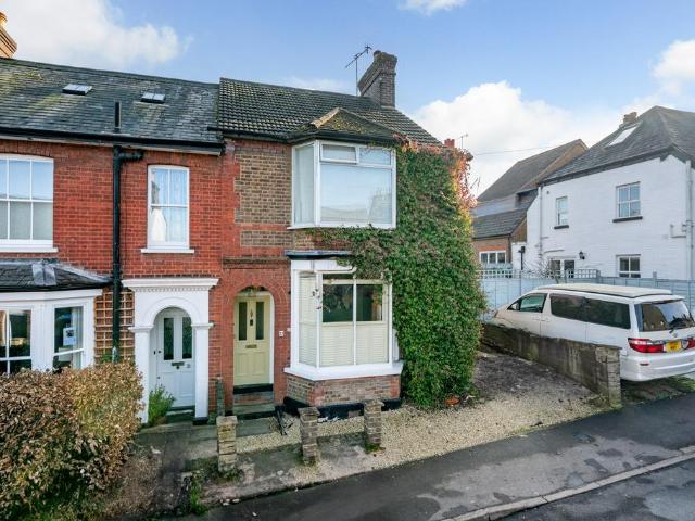 3 bedroom end of terrace house to rent