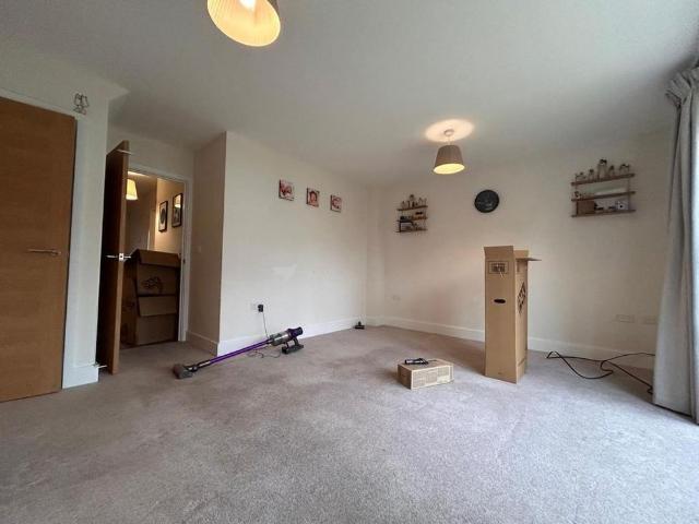 3 bedroom end of terrace house to rent