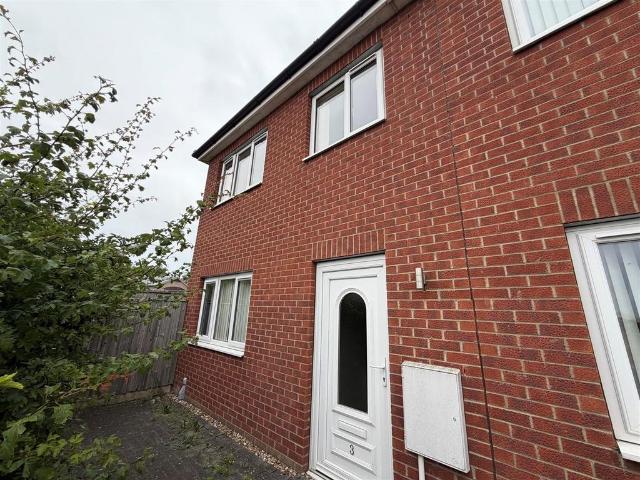 3 bedroom end of terrace house to rent