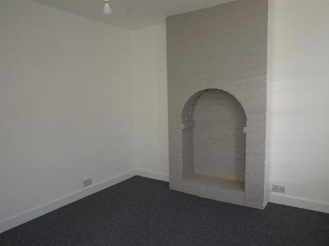 3 bedroom end of terrace house to rent