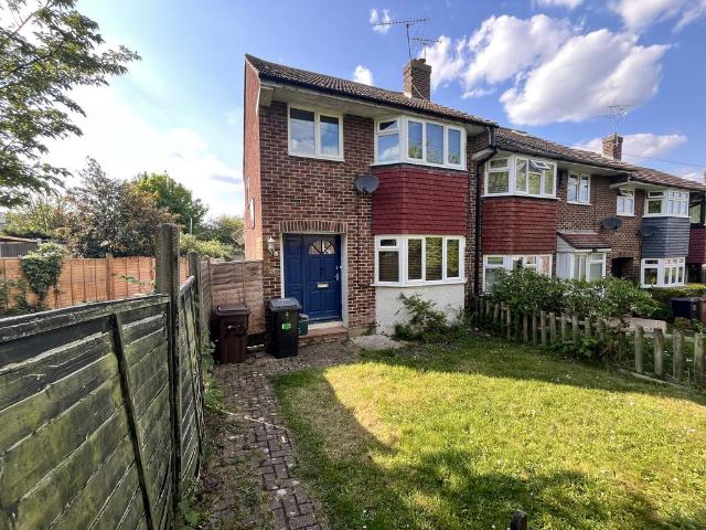 3 bedroom end of terrace house to rent