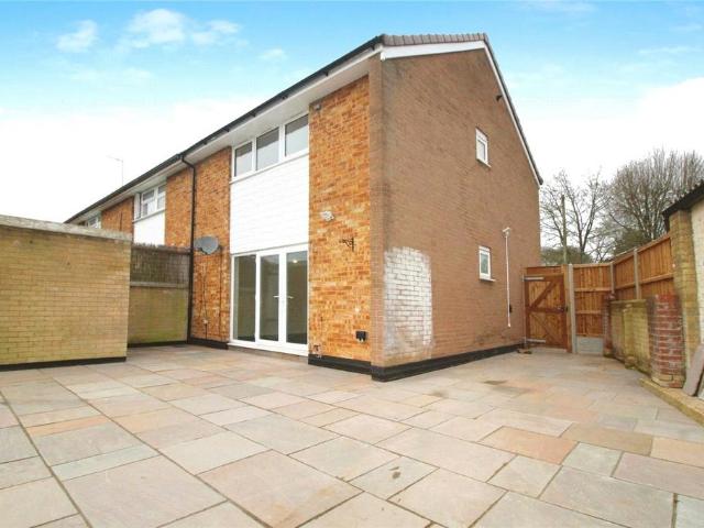 3 bedroom end of terrace house to rent