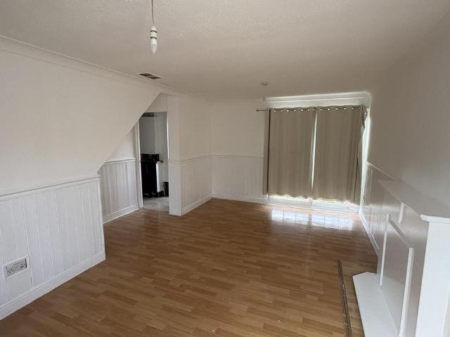 3 bedroom end of terrace house to rent