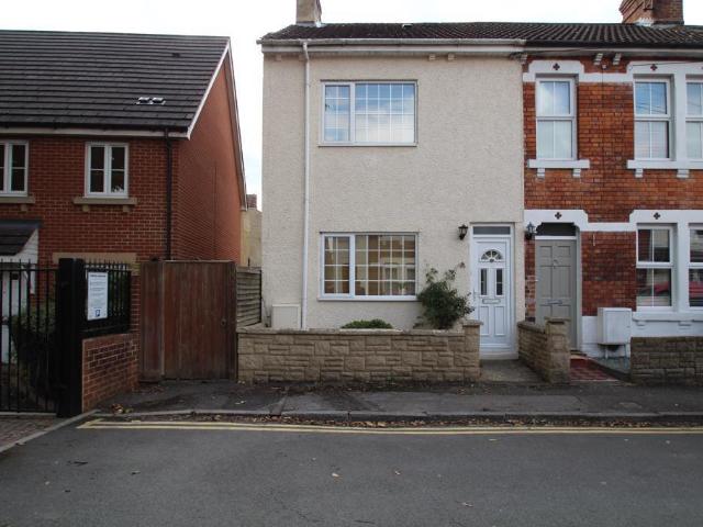 3 bedroom end of terrace house to rent