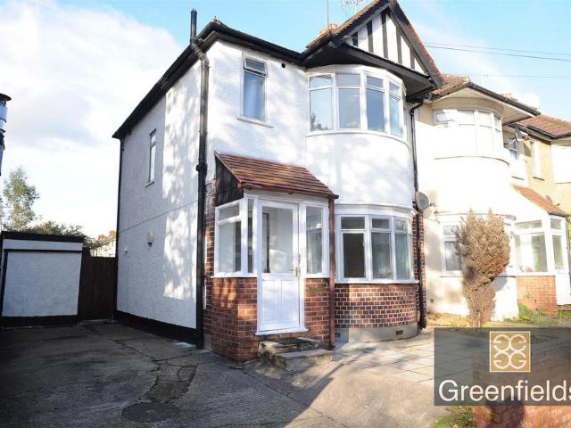3 bedroom end of terrace house to rent
