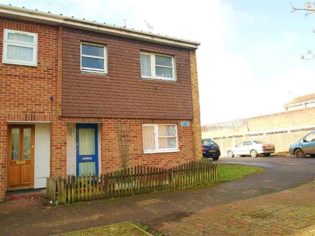 3 bedroom end of terrace house to rent