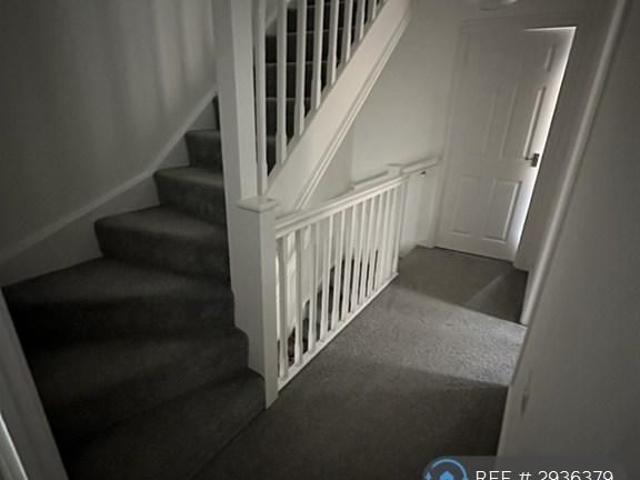 3 bedroom end of terrace house to rent