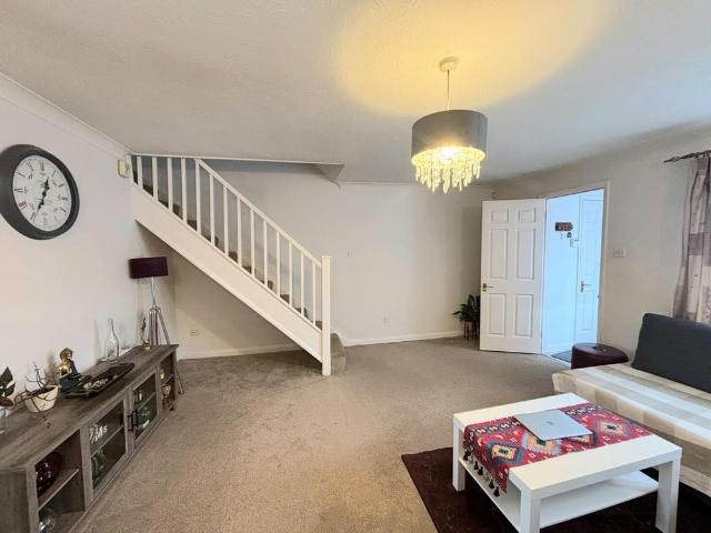 3 bedroom end of terrace house to rent