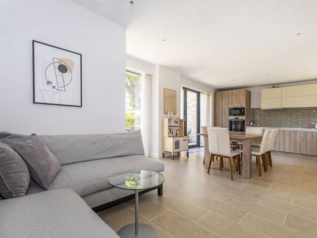 3 bedroom end of terrace house to rent