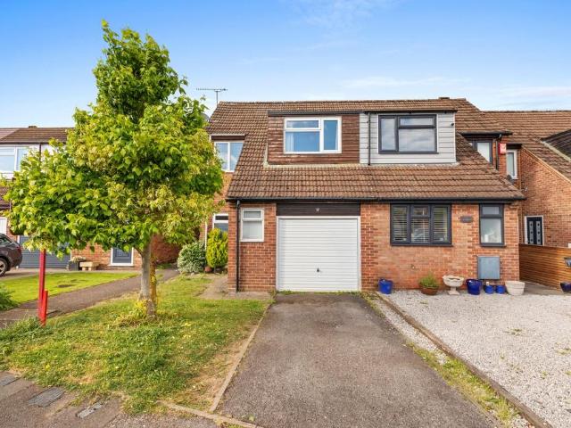 3 bedroom end of terrace house to rent