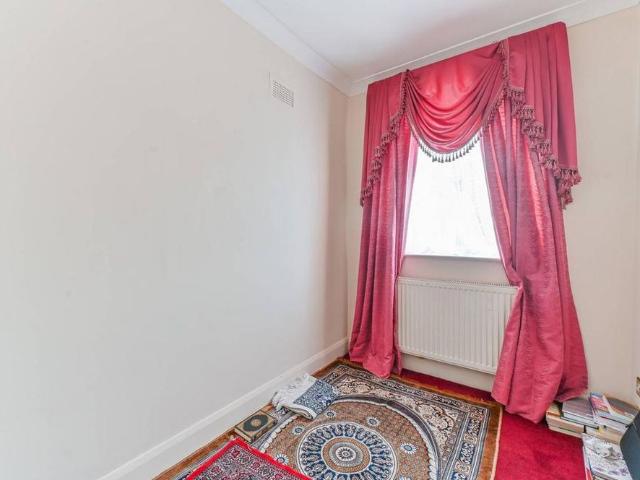 3 bedroom end of terrace house to rent