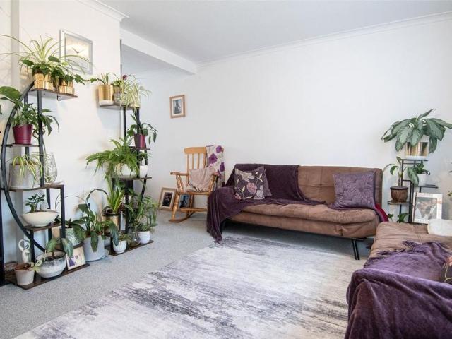 3 bedroom end of terrace house to rent