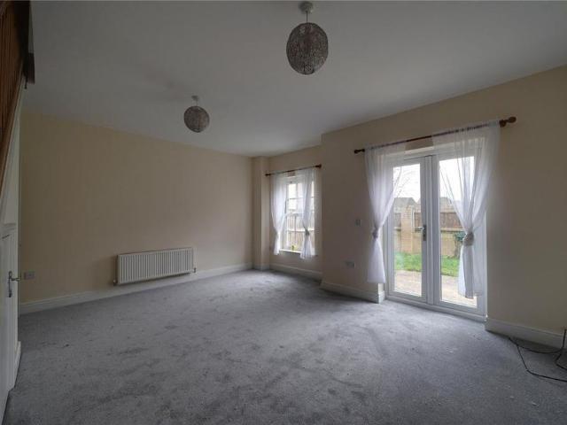 3 bedroom end of terrace house to rent