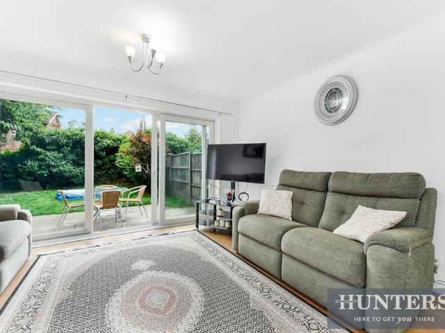 3 bedroom end of terrace house to rent