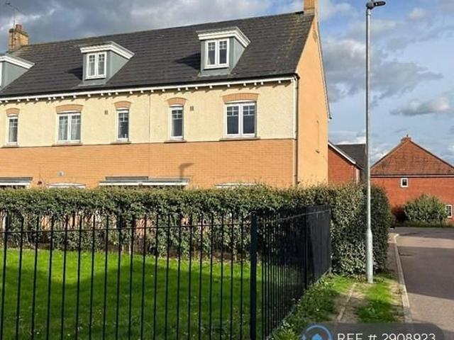3 bedroom end of terrace house to rent