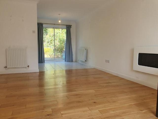 3 bedroom end of terrace house to rent