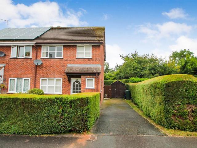 3 bedroom end of terrace house to rent
