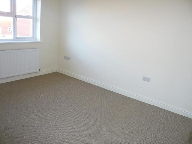 3 bedroom end of terrace house to rent