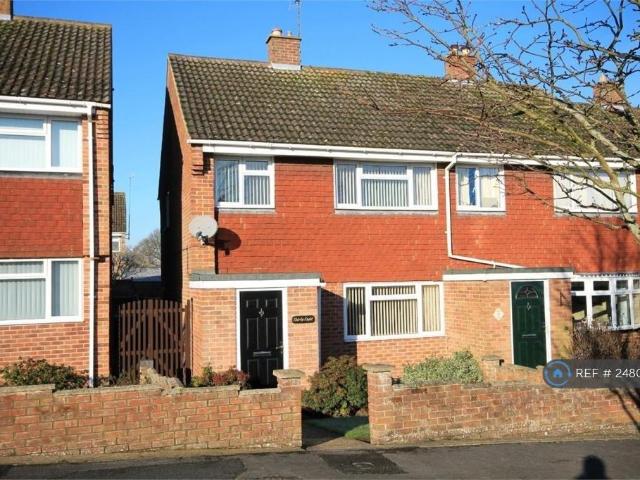 3 bedroom end of terrace house to rent