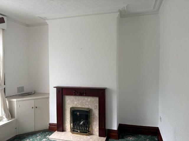 3 bedroom end of terrace house to rent