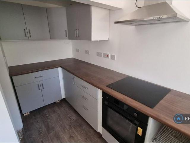 3 bedroom end of terrace house to rent