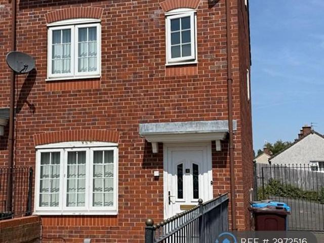 3 bedroom end of terrace house to rent