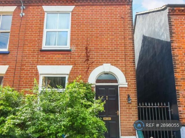 3 bedroom end of terrace house to rent