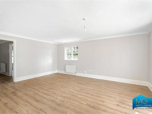3 bedroom end of terrace house to rent