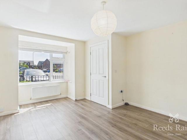 3 bedroom end of terrace house to rent