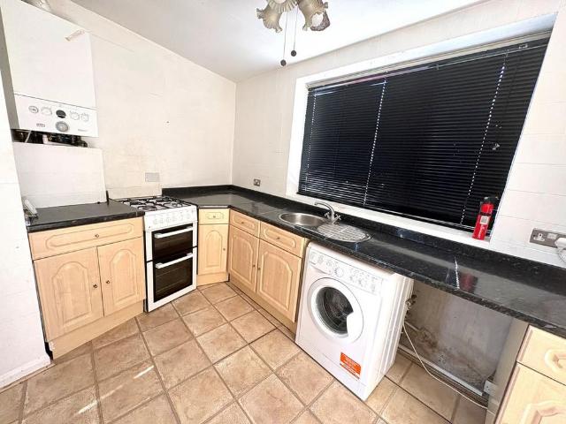 3 bedroom end of terrace house to rent