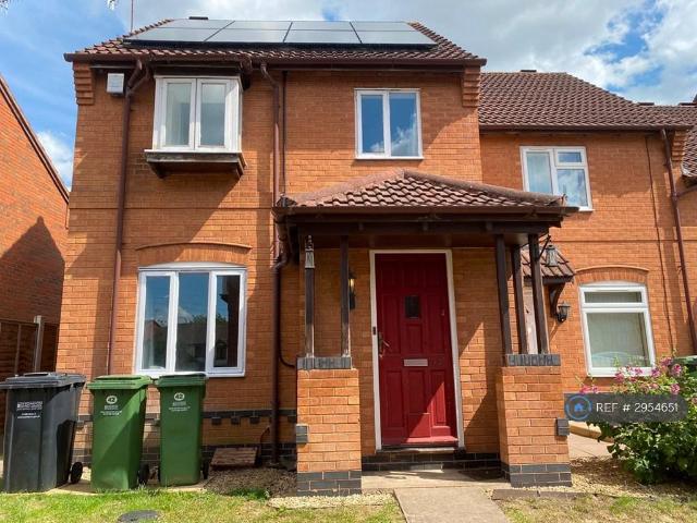 3 bedroom end of terrace house to rent