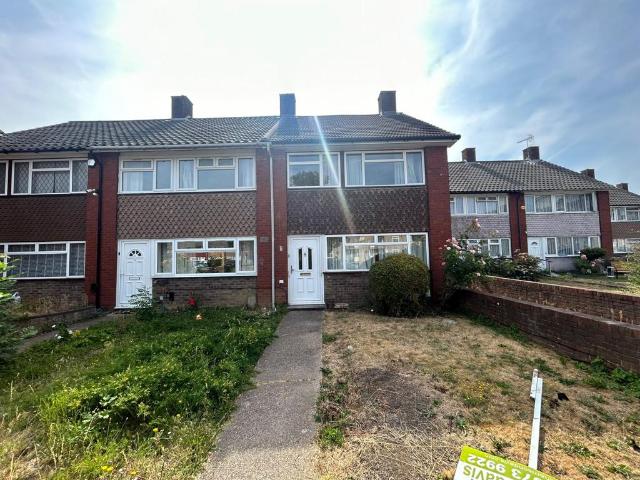 3 bedroom end of terrace house to rent