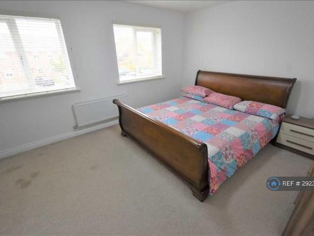 3 bedroom end of terrace house to rent