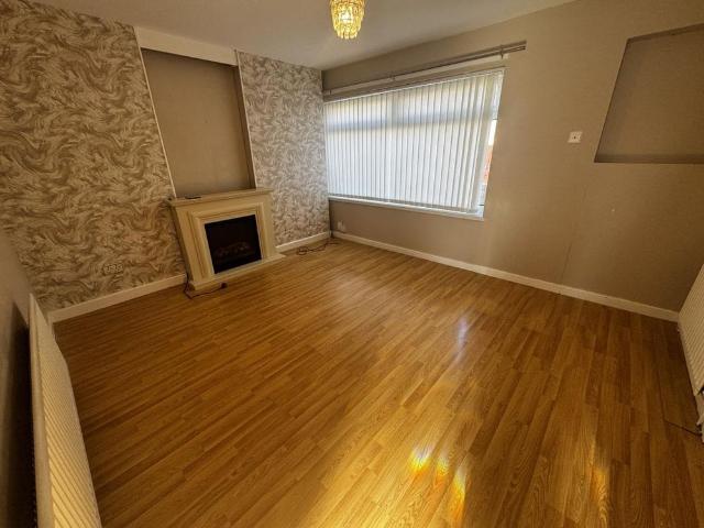 3 bedroom end of terrace house to rent