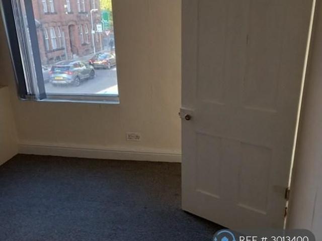 3 bedroom end of terrace house to rent